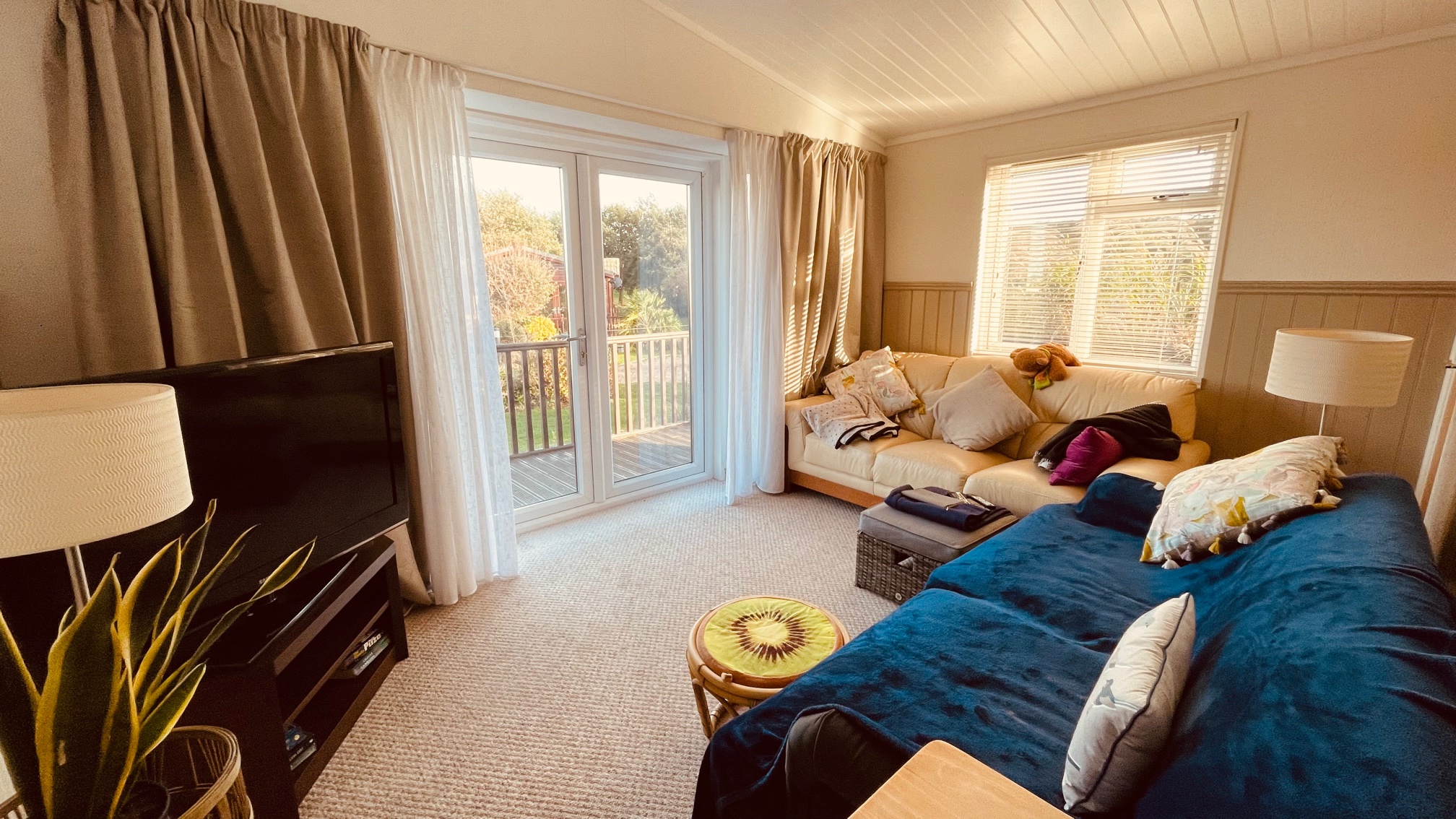 Advent Saffron Lodge Paddock 4 - Explore Lodge